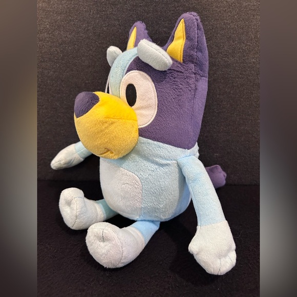 Toys | Bluey Plush 13 Talking Bluey Says 3 Phrases Sings Bluey Theme ...